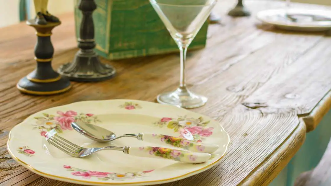 How to Clean Walnut Dining Table? - House Cleanify