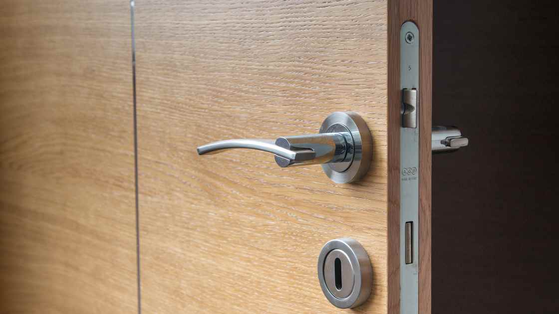How to Sand a Door Without Taking It off - House Cleanify